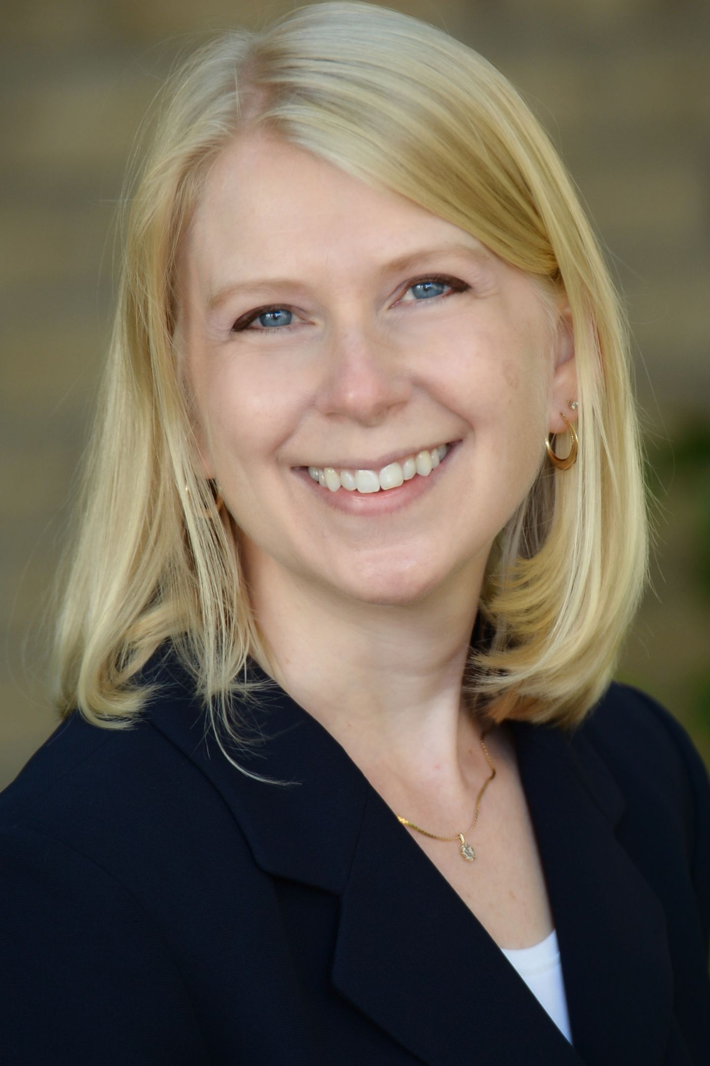 Karin McDonald, Real Estate Agent - Wayzata - Coldwell Banker Realty