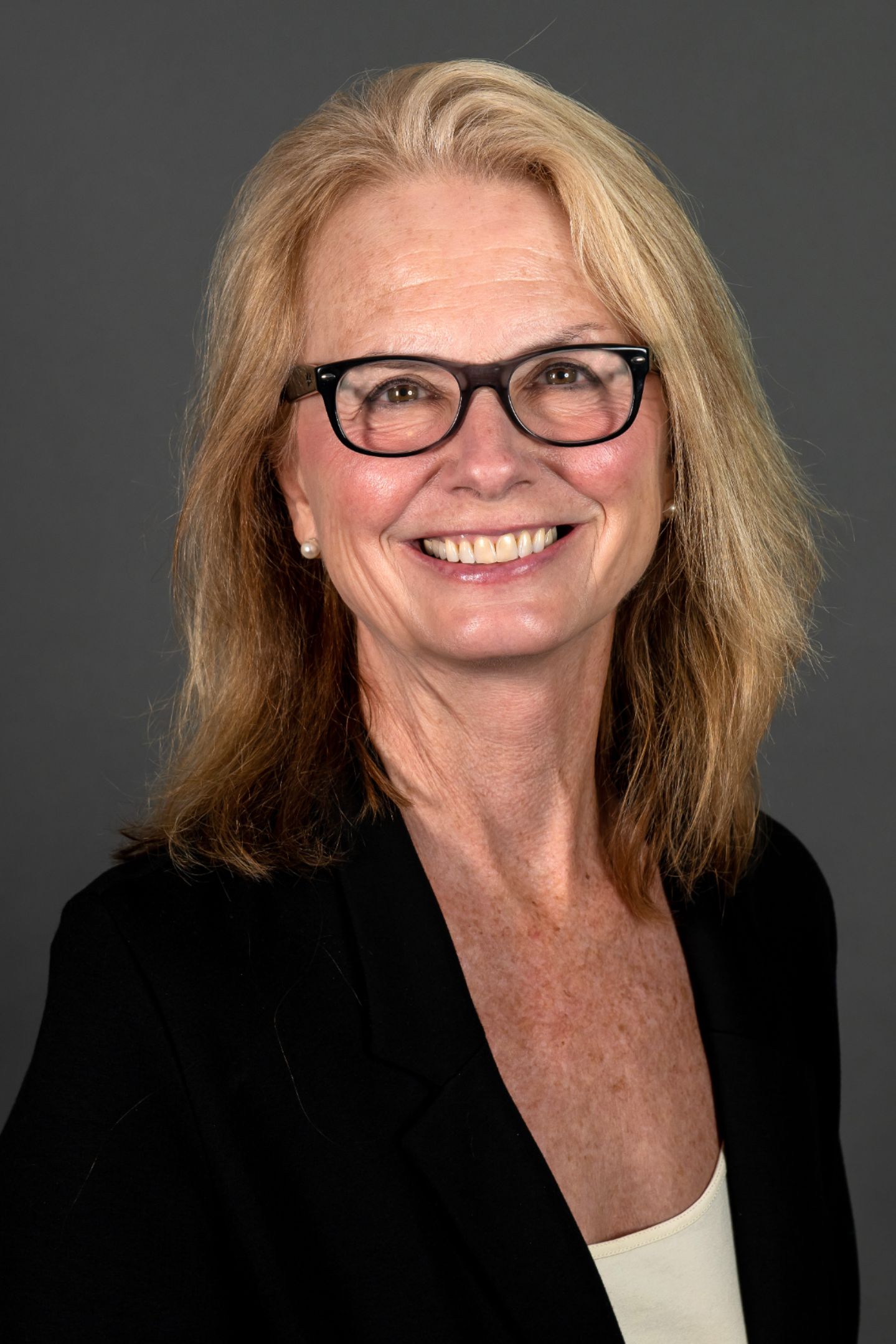 Beth Lavenka, Real Estate Agent - Orland Park, IL - Coldwell Banker Realty