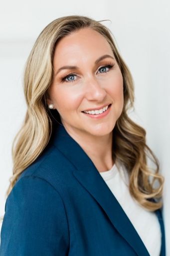 Ashley Stohl, Real Estate Agent - Hudson, WI - Coldwell Banker Realty