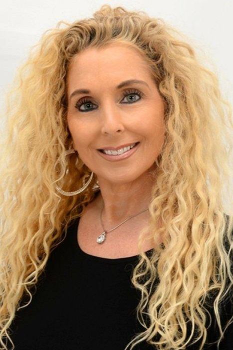 Shari Pippa, Real Estate Agent - Clifton - Coldwell Banker Realty