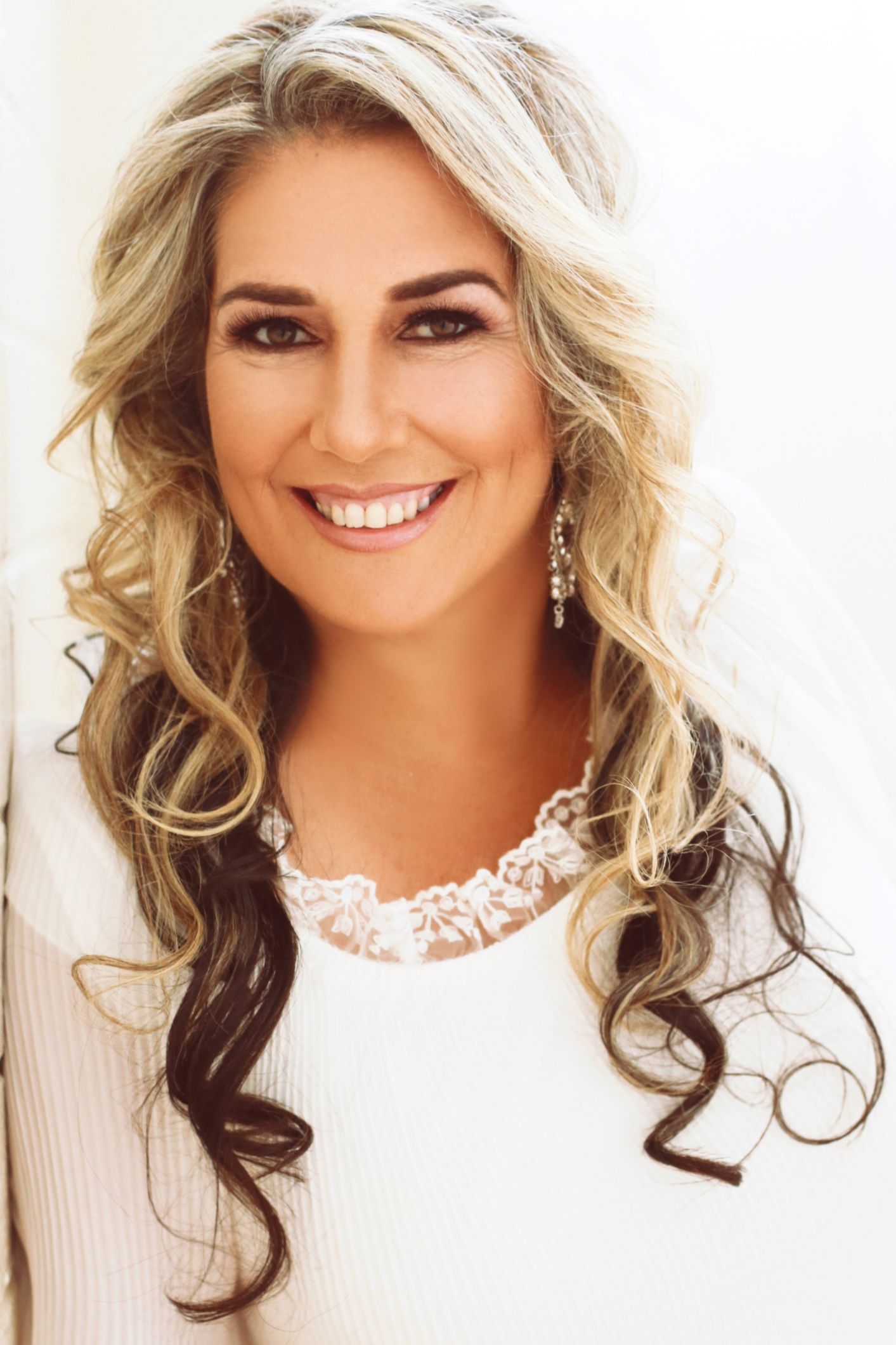 Tania Michelle Mahoni, Real Estate Agent - Sunset/Velzy - Coldwell ...