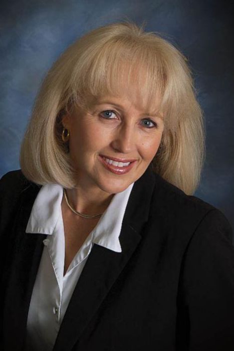 Lorna Smith, Real Estate Agent - Vancouver, WA - Coldwell Banker Bain