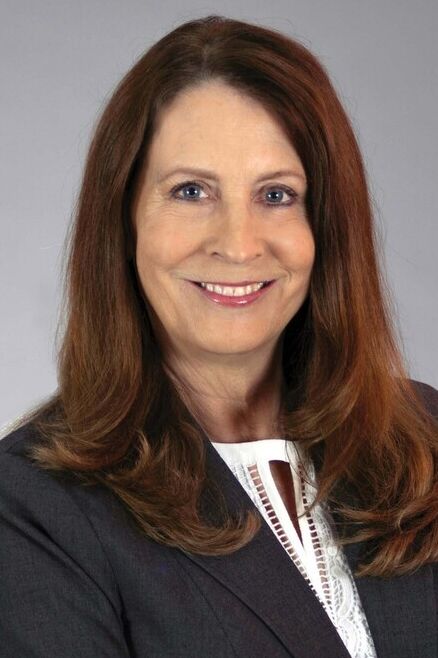 Jan Higgins Loper Real Estate Agent La Pine Coldwell Banker Bain