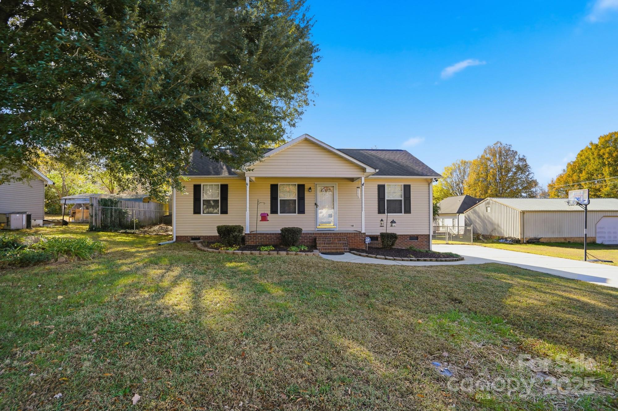 406 E Corriher St, Landis, NC 28088 - MLS 4319132 - Coldwell Banker
