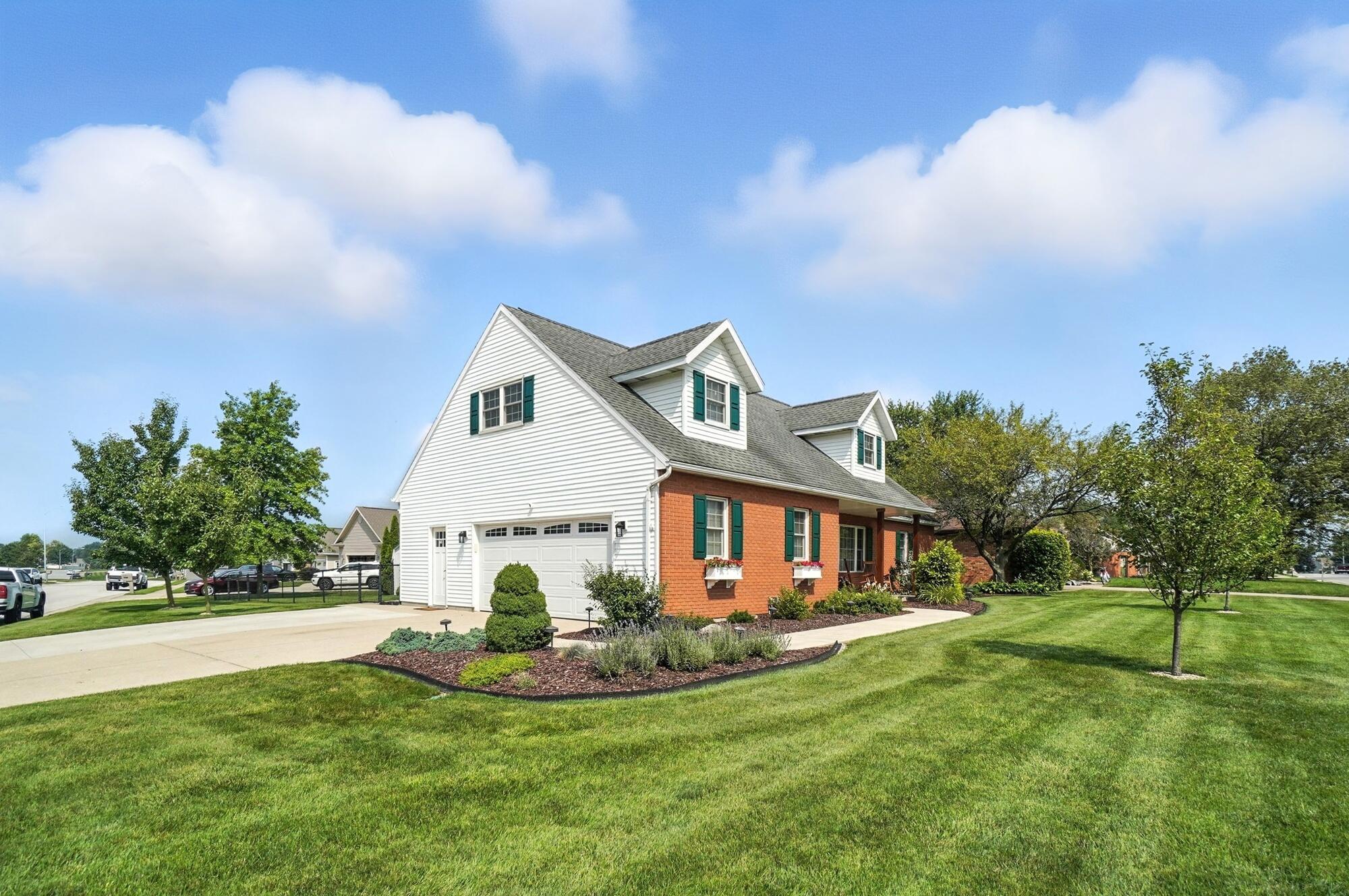 701 Warren Dr, Wapakoneta, OH 45895 - MLS 1040431 - Coldwell Banker