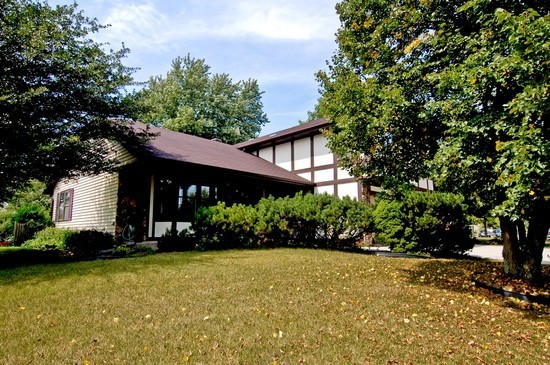 4080 N Parkside Dr, Hoffman Estates, IL 60192 - MLS 12390182 - Coldwell ...