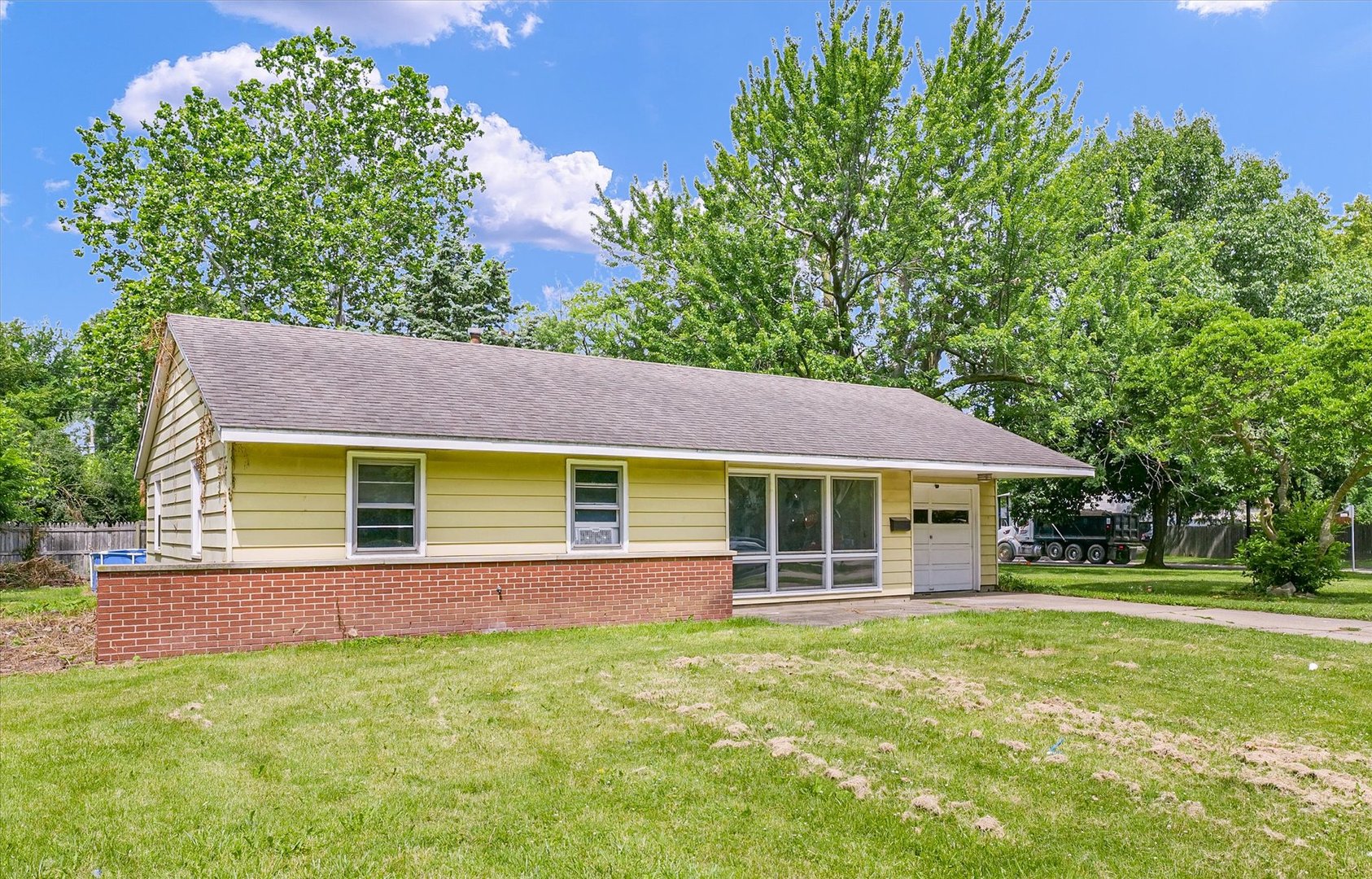 1413 Garden Hills Dr, Champaign, IL 61821 - MLS 12396699 - Coldwell Banker