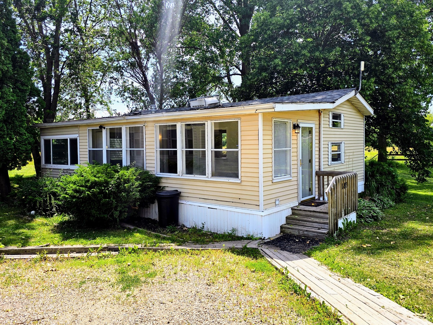 182 Windward Dr, Lakemoor, IL 60051 - MLS 12397063 - Coldwell Banker