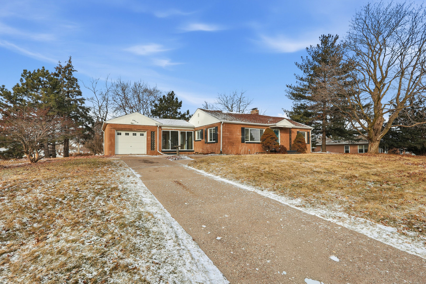 2310 Washington St, Davenport, IA 52804 - MLS 12551807 - Coldwell Banker