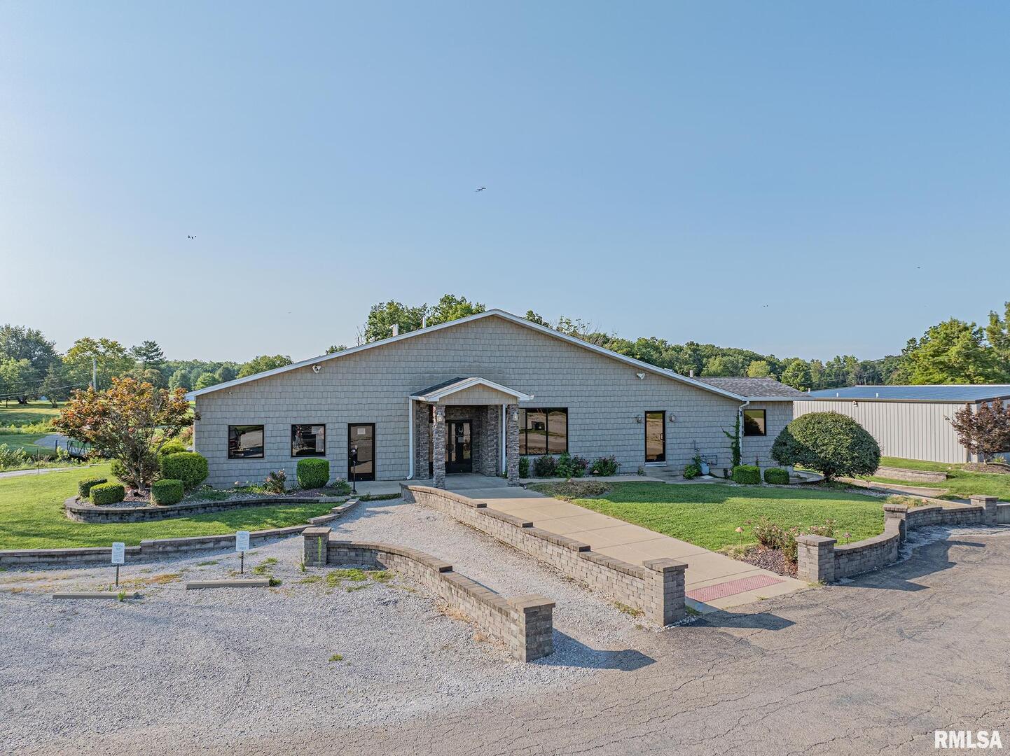 2801 Putter Dr, Centralia, IL 62801 - MLS EB454656 - Coldwell Banker