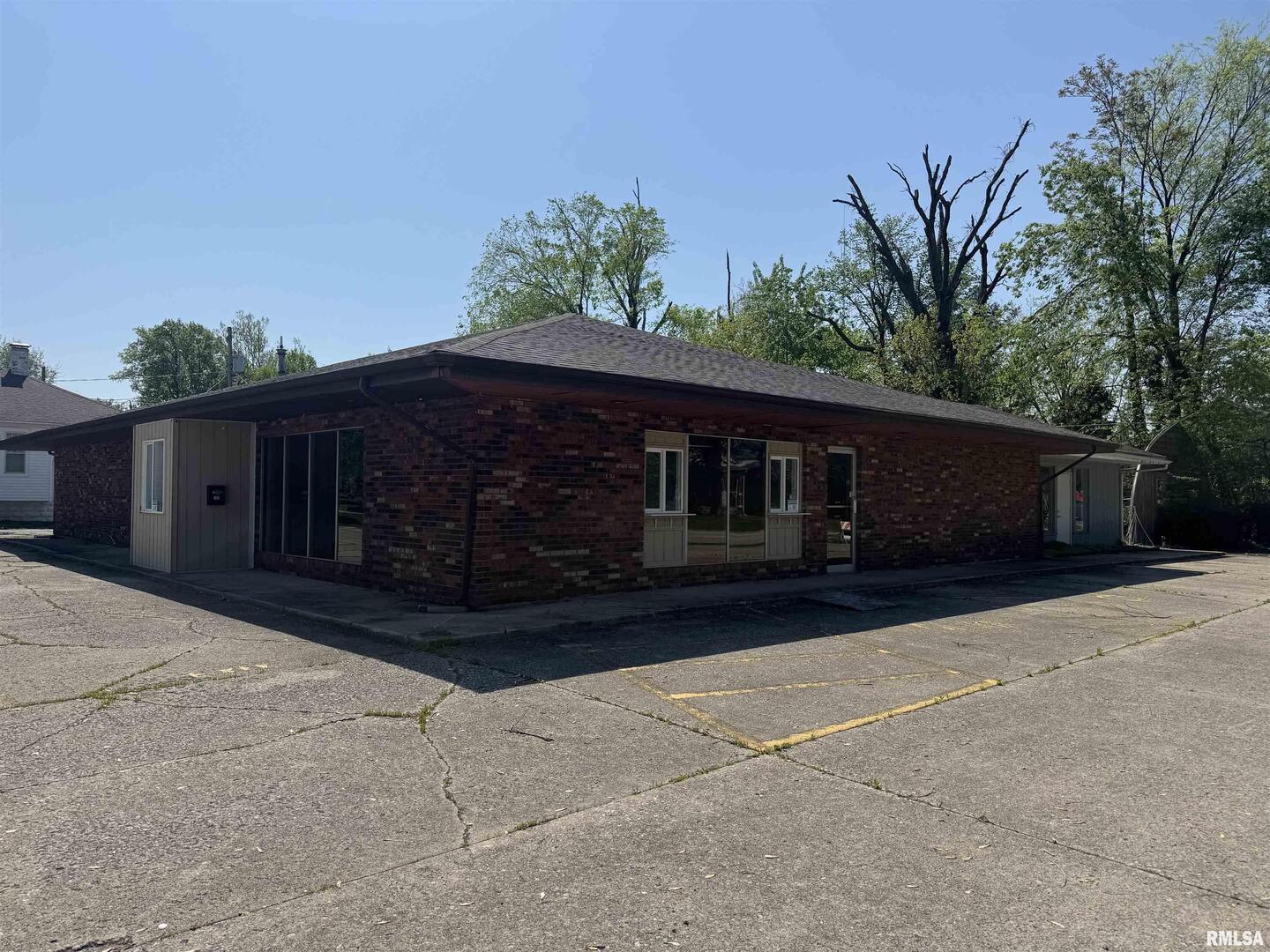 705 S Poplar St, Centralia, IL 62801 - MLS EB460515 - Coldwell Banker