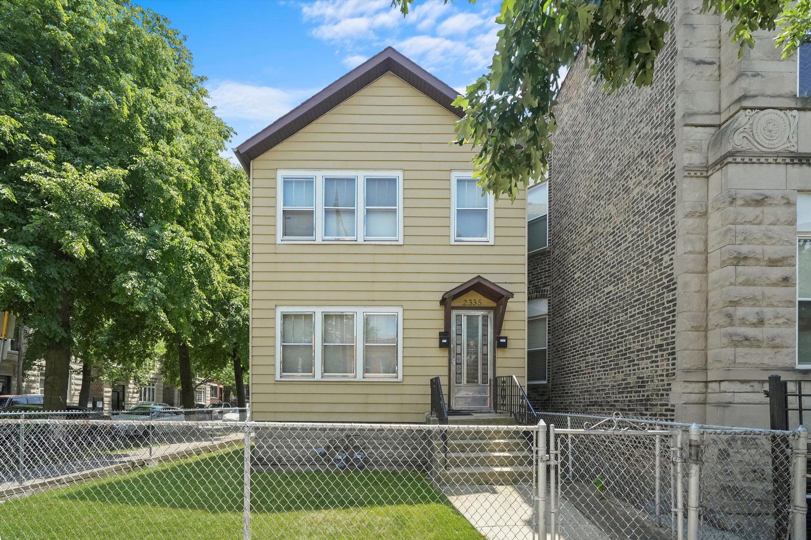 2335 W Taylor St, Chicago, IL 60612 - MLS 12198322 - Coldwell Banker