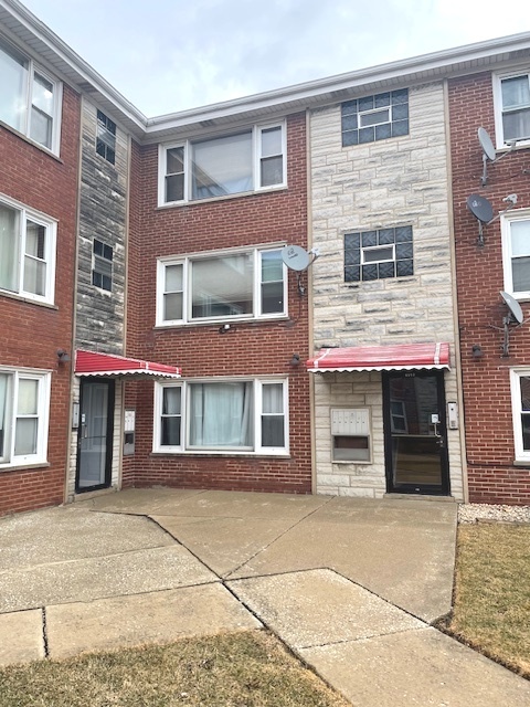 6952 W 65th St #3B, Chicago, IL 60638 - MLS 12303038 - Coldwell Banker