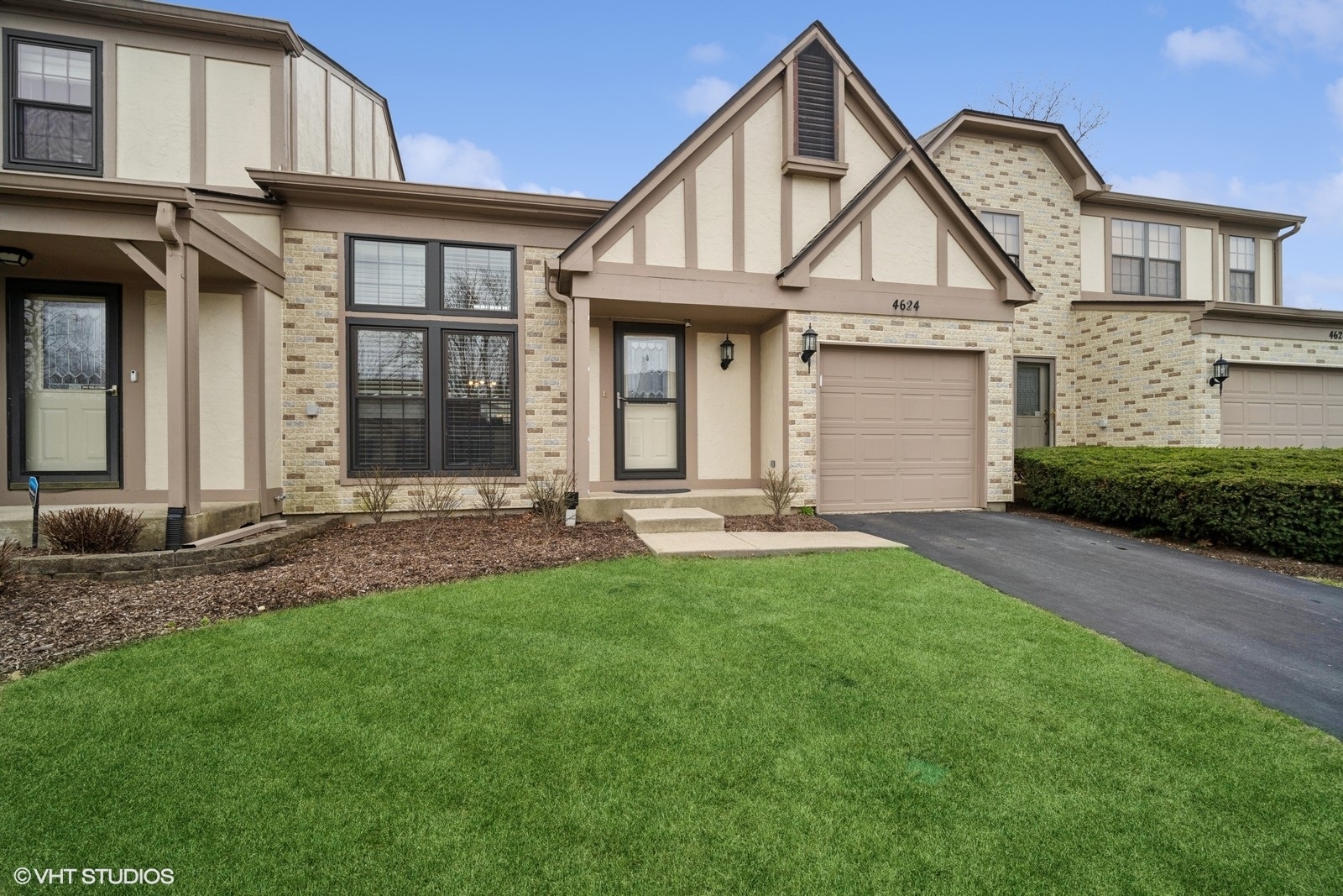 4624 Mumford Dr, Hoffman Estates, IL 60192 - MLS 12327253 - Coldwell Banker