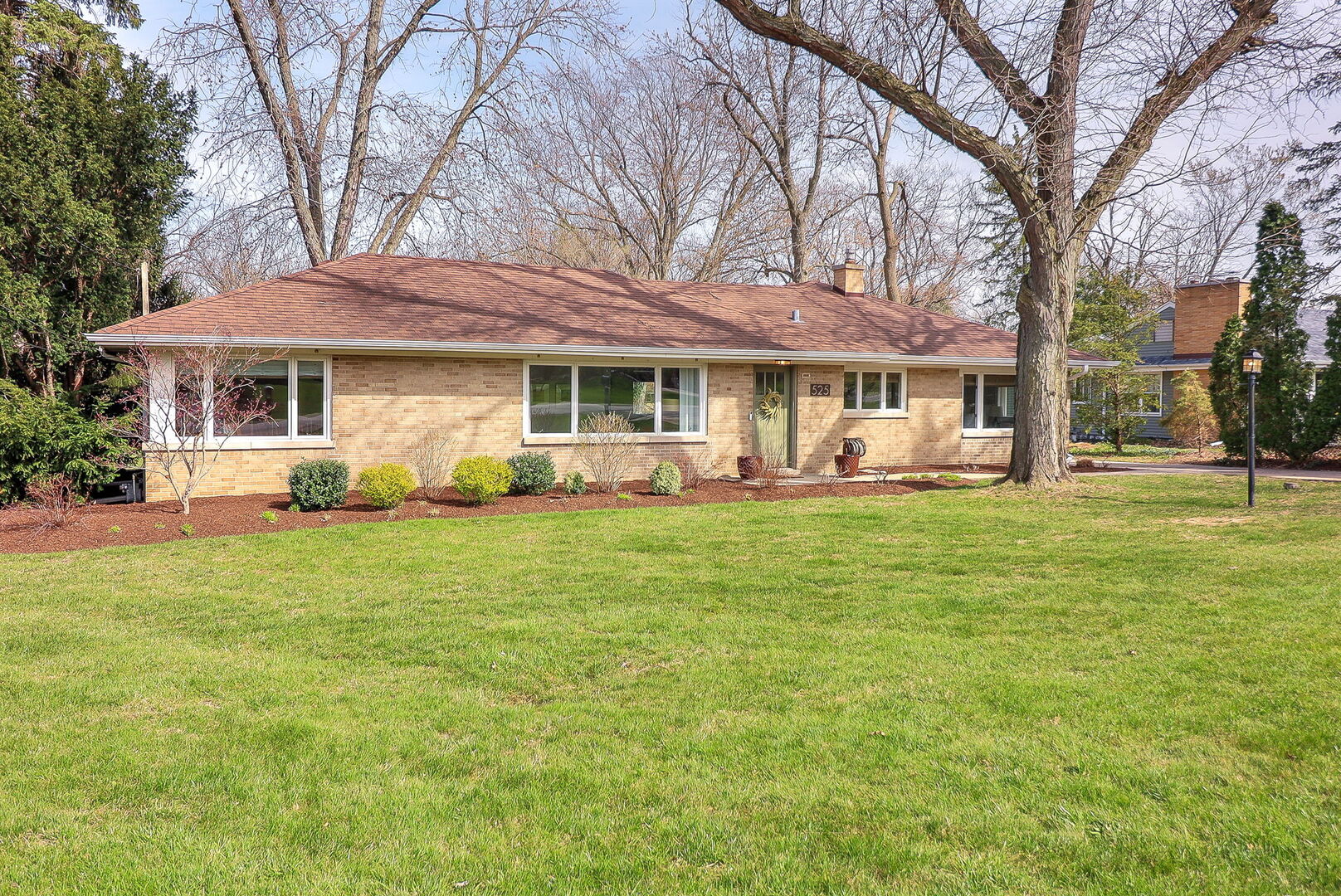 1S525 Taylor Rd, Glen Ellyn, IL 60137 - MLS 12340890 - Coldwell Banker