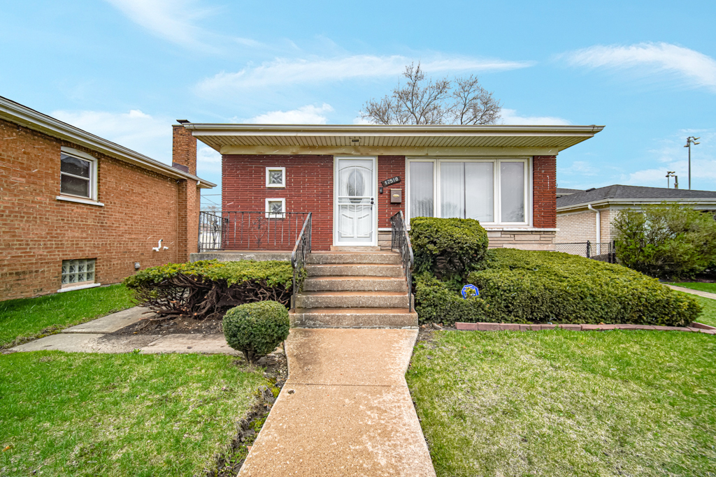 12510 S Edbrooke Ave, Chicago, IL 60628 - MLS 12342618 - Coldwell Banker
