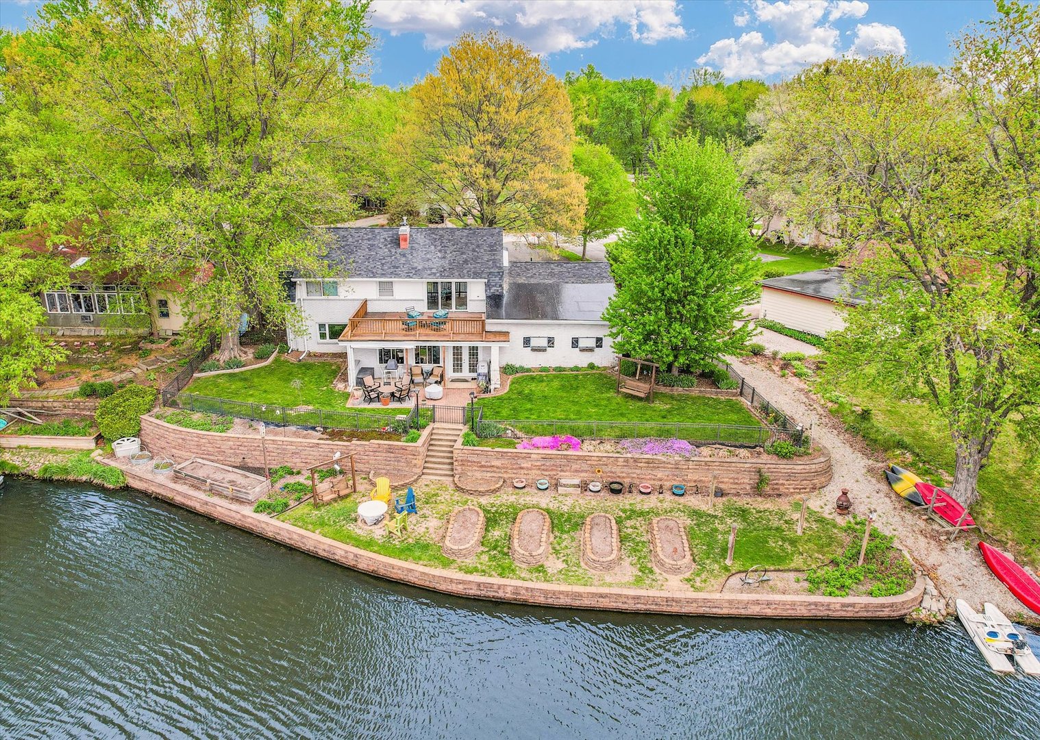 1607 W Point Dr, Mahomet, IL 61853 - MLS 12349712 - Coldwell Banker