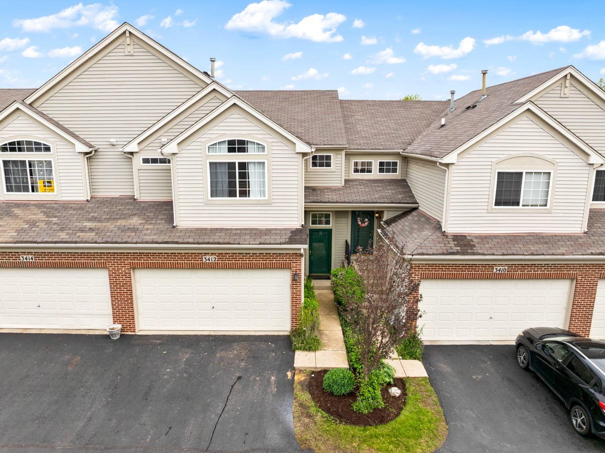 3412 Blue Ridge Dr, Carpentersville, IL 60110 - MLS 12354440 - Coldwell ...