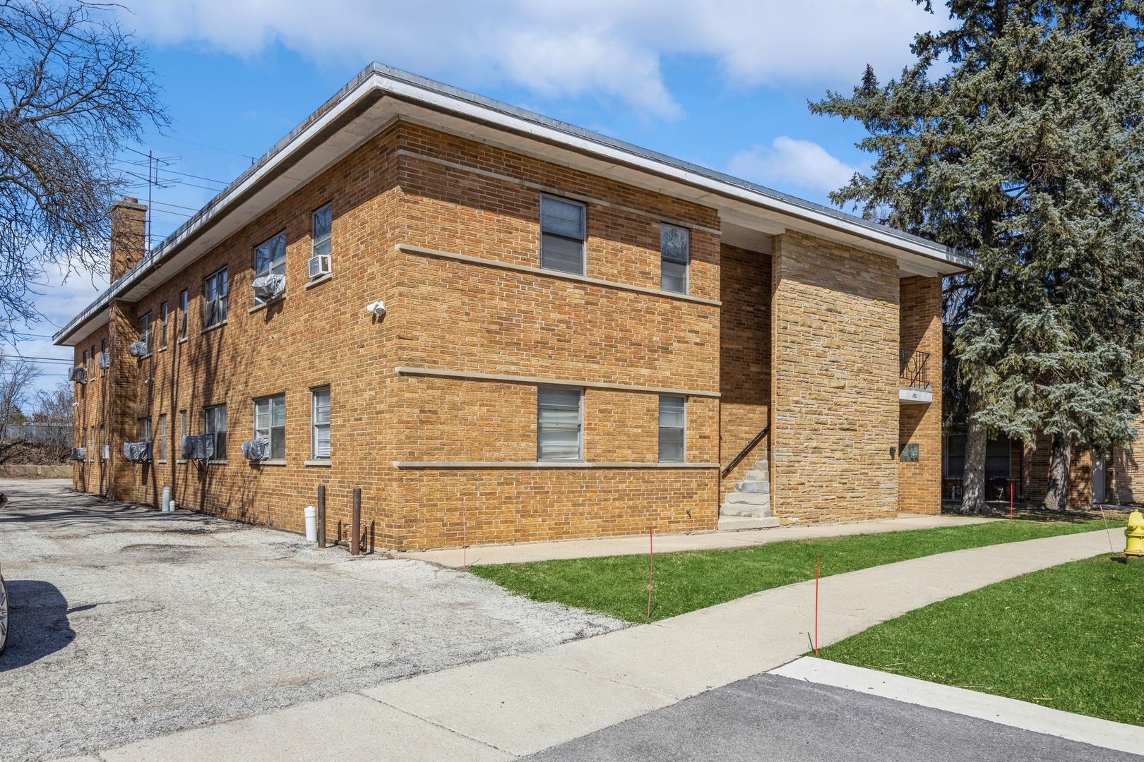 140 Ann St #8, Clarendon Hills, IL 60514 - MLS 12356637 - Coldwell Banker