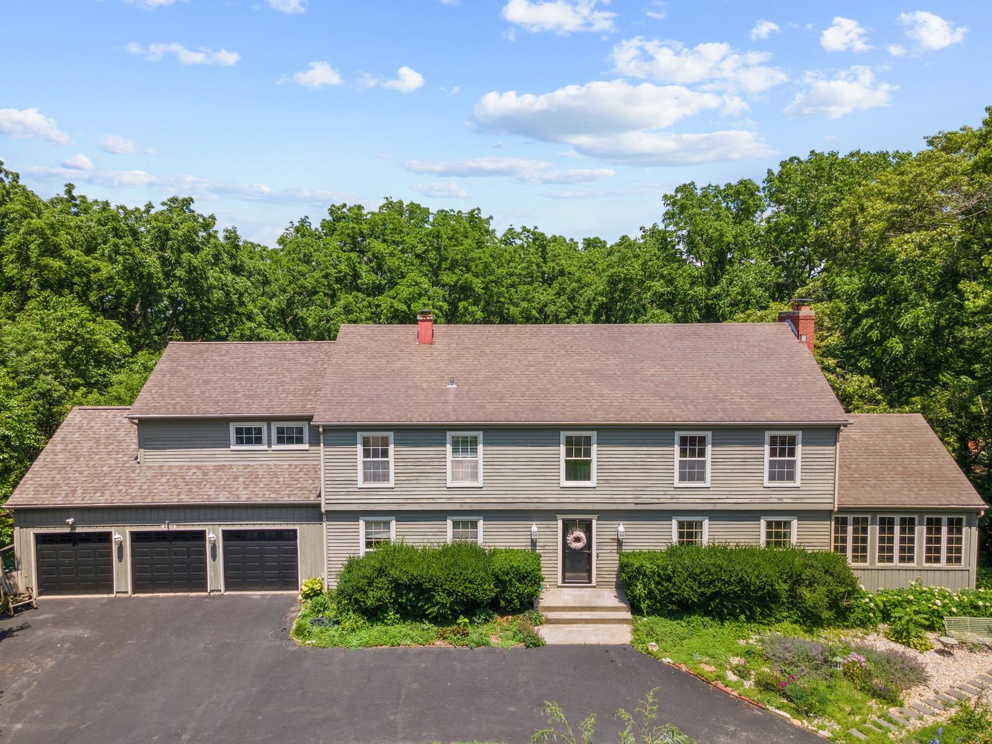 4616 Tamarack Ct, Crystal Lake, IL 60012 - MLS 12368348 - Coldwell Banker