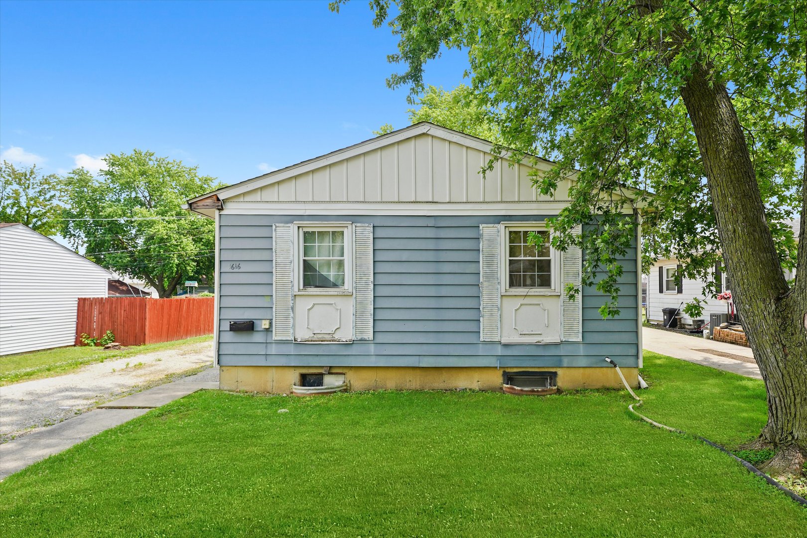 1616 Wilcox St, Crest Hill, IL 60435 - MLS 12397815 - Coldwell Banker