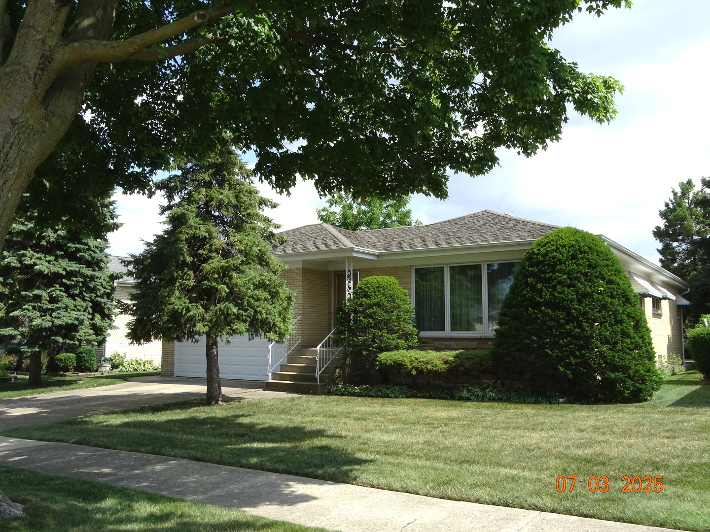 475 Courtesy Ln, Des Plaines, IL 60018 - MLS 12413172 - Coldwell Banker