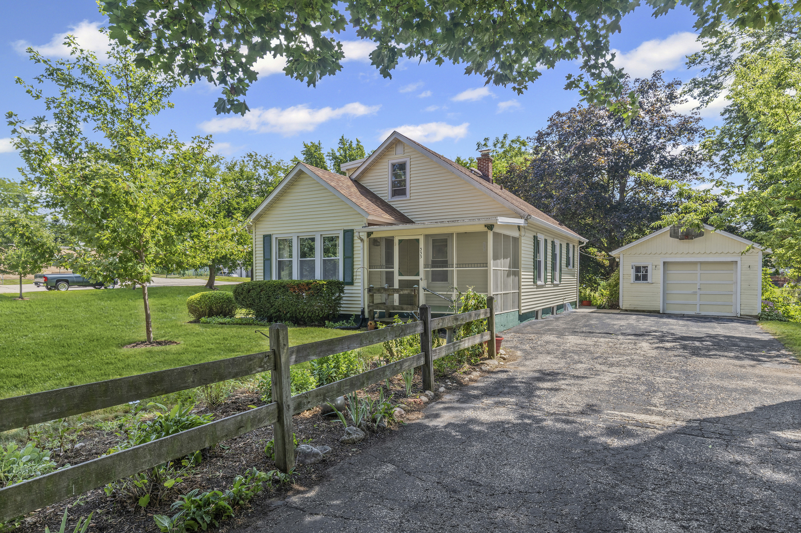 333 Poplar St, Crystal Lake, IL 60014 - MLS 12438539 - Coldwell Banker