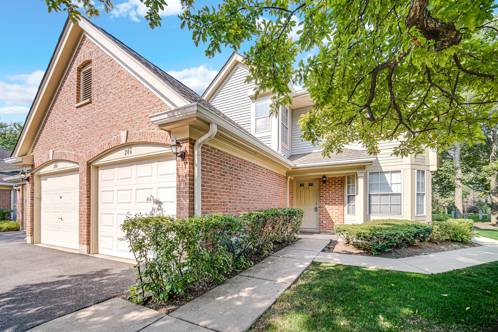 206 Glasgow Ln #B206, Schaumburg, IL 60194 - MLS 12440035 - Coldwell Banker