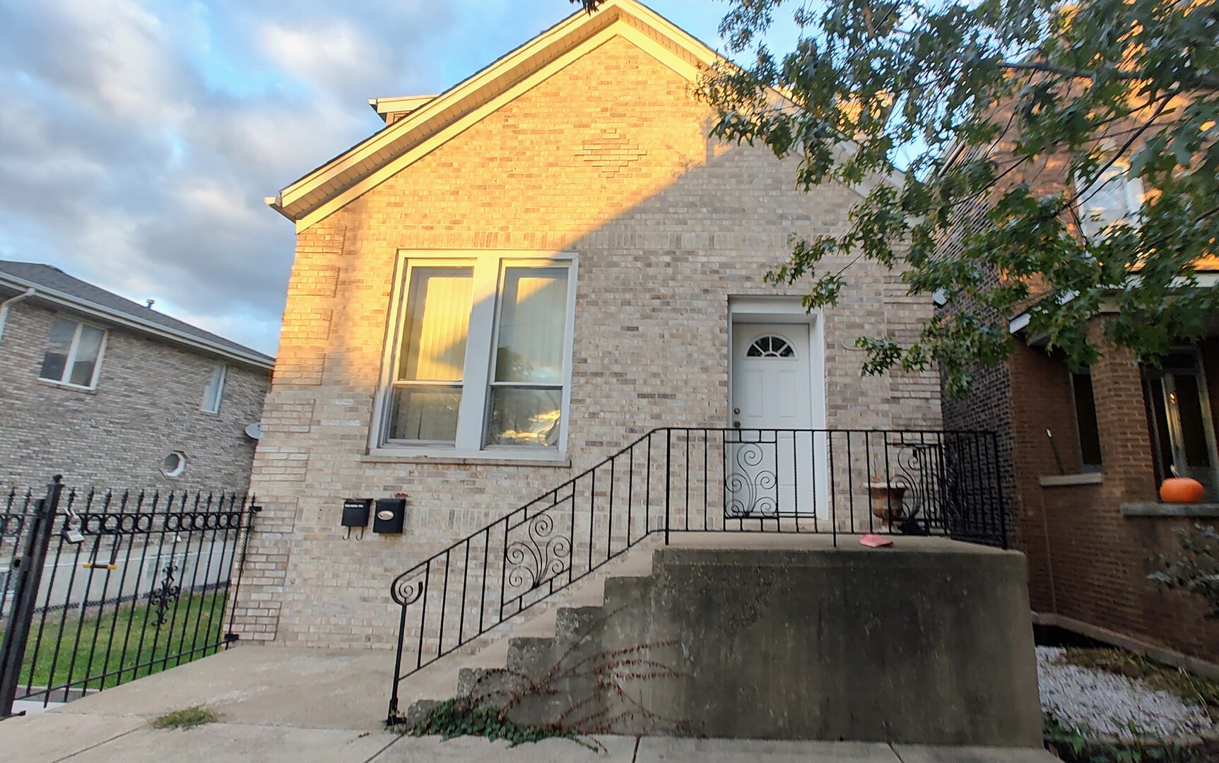 3013 S Haynes Ct #1F, Chicago, IL 60608 - MLS 12508327 - Coldwell Banker