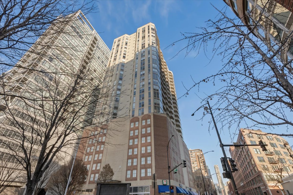 645 N Kingsbury St #1605, Chicago, IL 60654 - MLS 12541267 - Coldwell ...