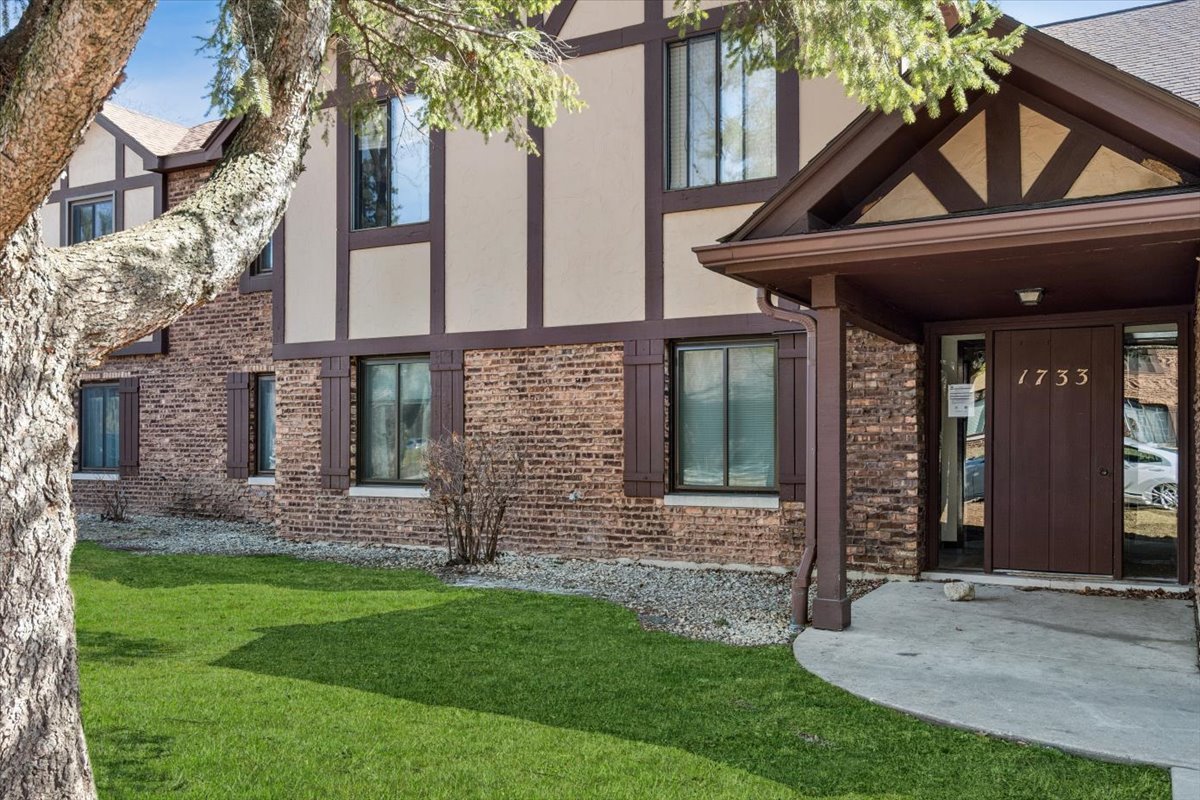 1733 Harrow Ct #B, Wheaton, IL 60189 - MLS 12572913 - Coldwell Banker