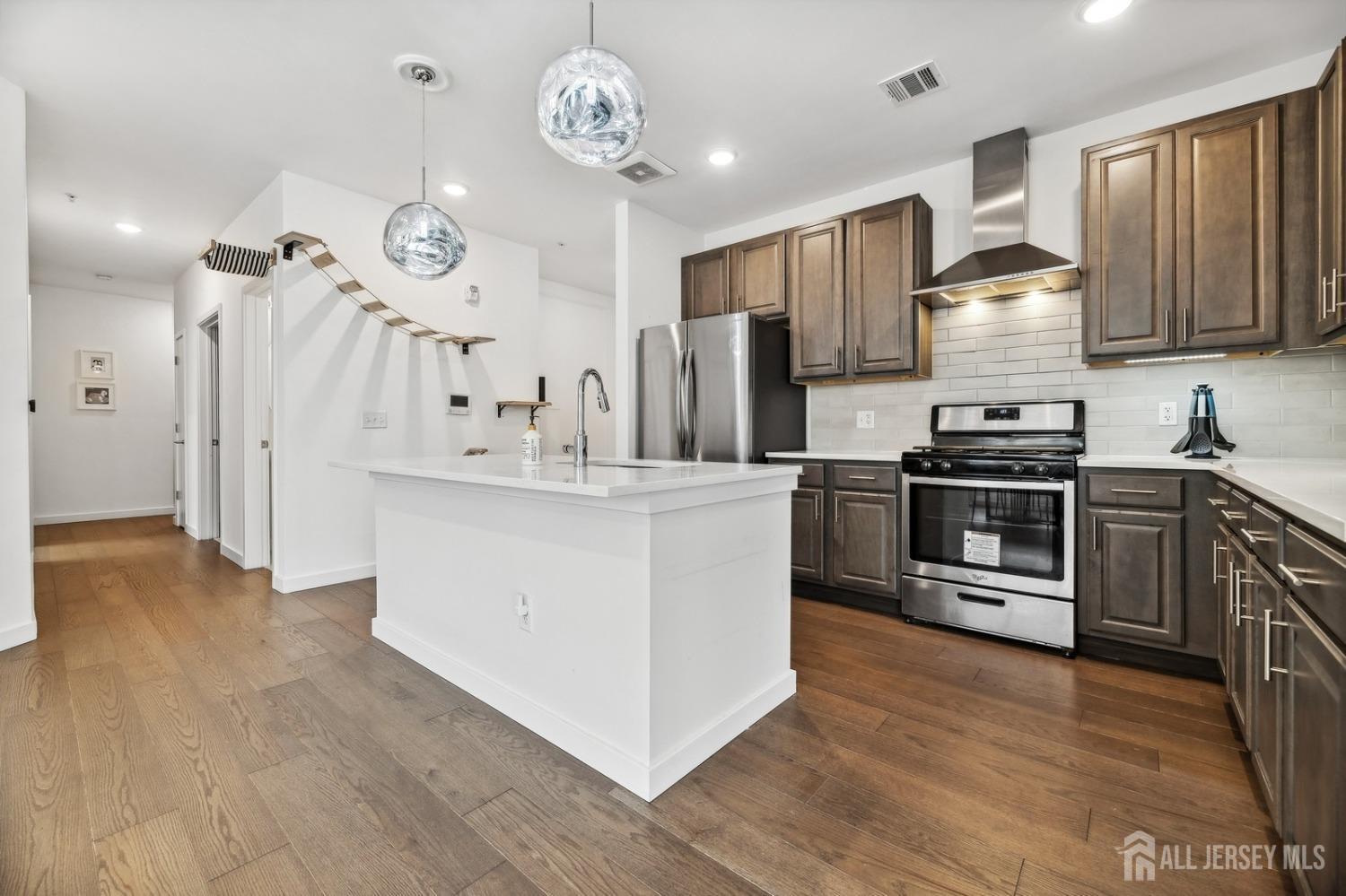 637 Lorhan Dr, Piscataway Township, NJ 08854 - MLS 2505245R - Coldwell ... 637 Lorhan Dr, Piscataway Township, NJ 08854 - MLS 2505245R - Coldwell ...