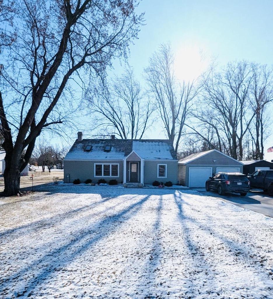 3087 Brooks Rd, Oshkosh, WI 54904 - MLS 50302652 - Coldwell Banker