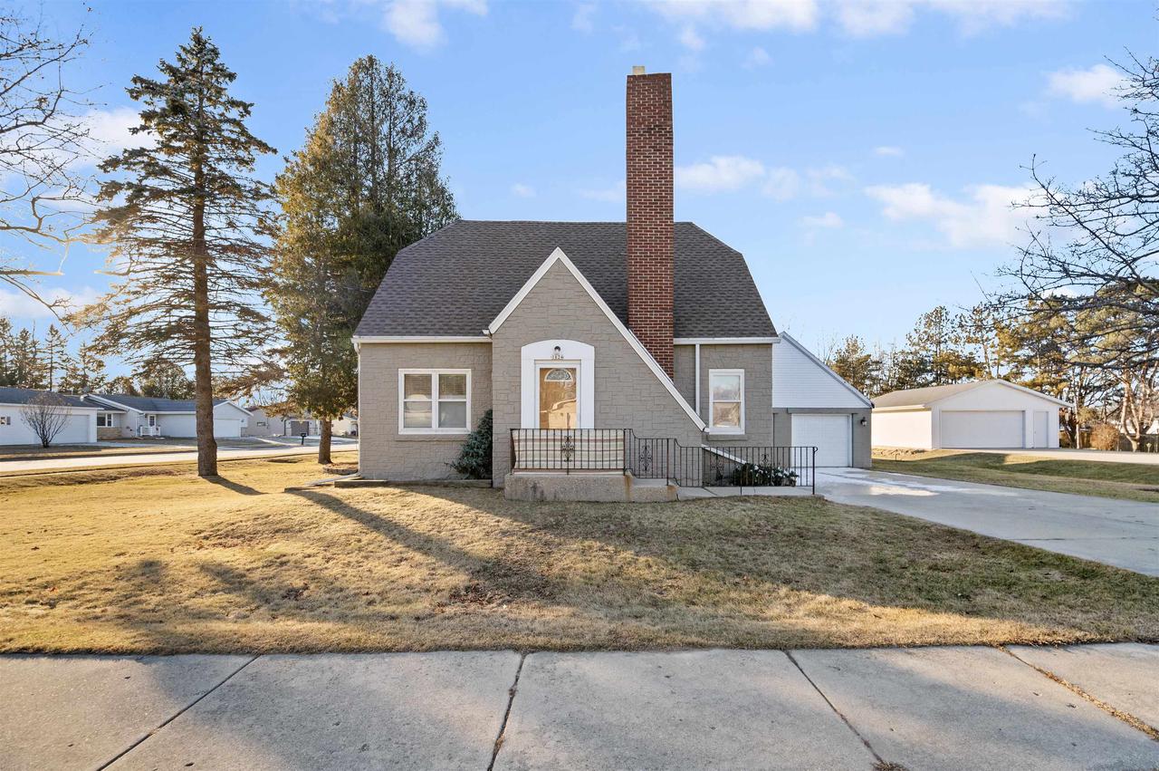 1624 Mirro Dr, Manitowoc, WI 54220 - MLS 50303274 - Coldwell Banker