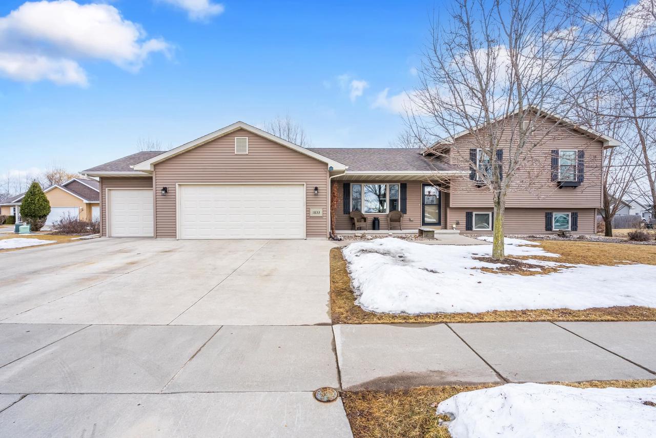 1833 Justin Dr, Omro, WI 54963 - MLS 50304573 - Coldwell Banker