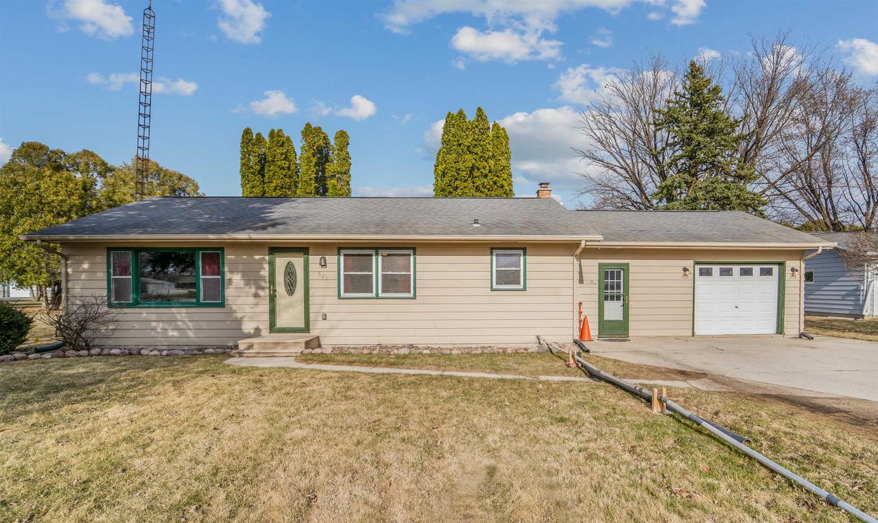 521 Van Dyne Rd, Fond du Lac, WI 54937 - MLS 50305370 - Coldwell Banker