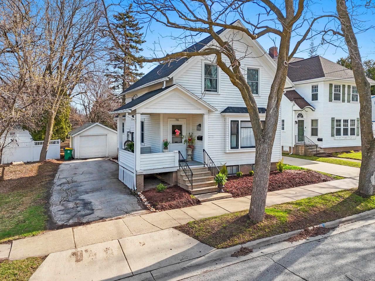 715 Grignon St, Green Bay, WI 54301 - MLS 50306921 - Coldwell Banker
