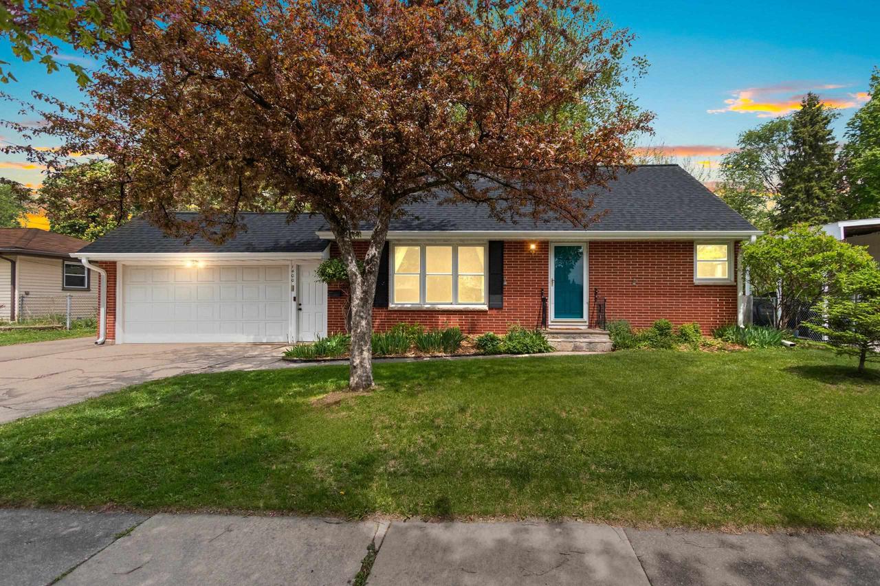 1400 Russell St, Green Bay, WI 54304 - MLS 50308537 - Coldwell Banker