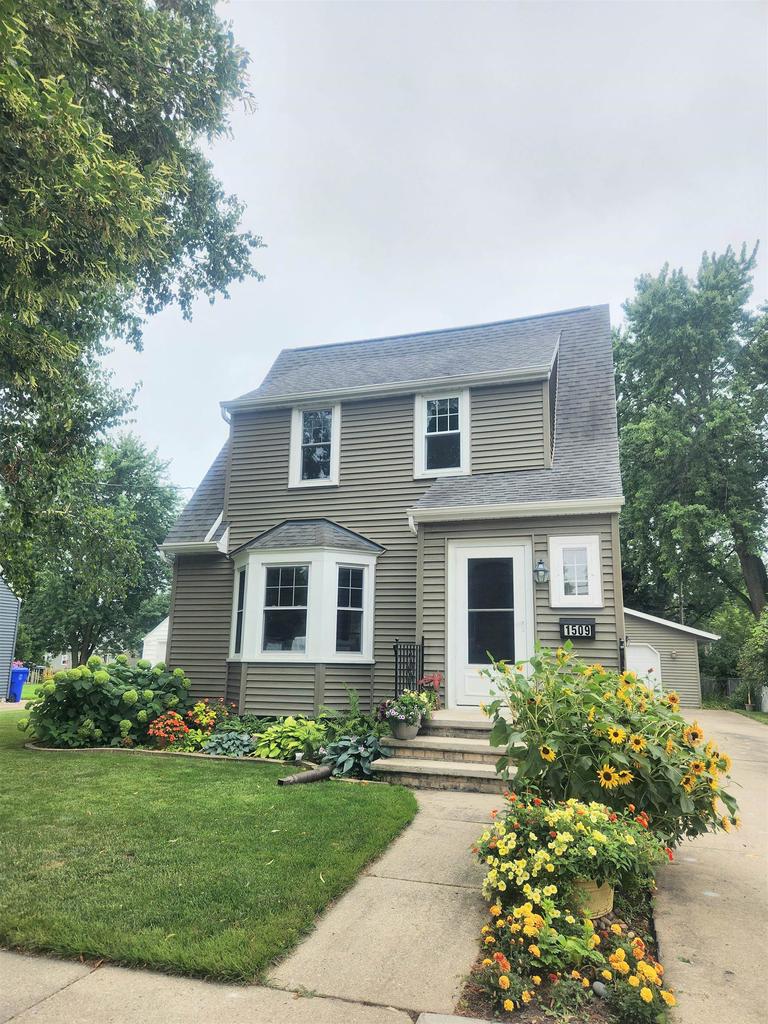 1509 W Franklin St, Appleton, WI 54914 - MLS 50313745 - Coldwell Banker