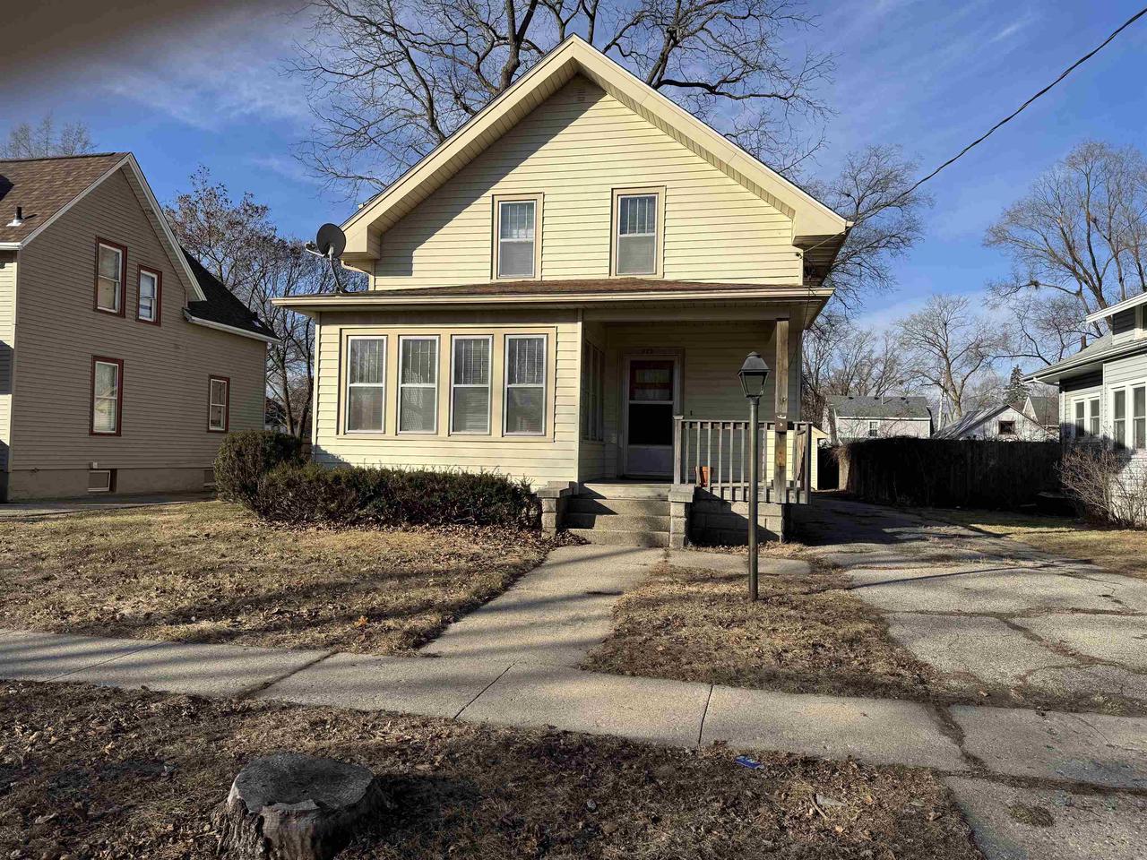 926 Moore St, Beloit, WI 53511 - MLS 1992982 - Coldwell Banker