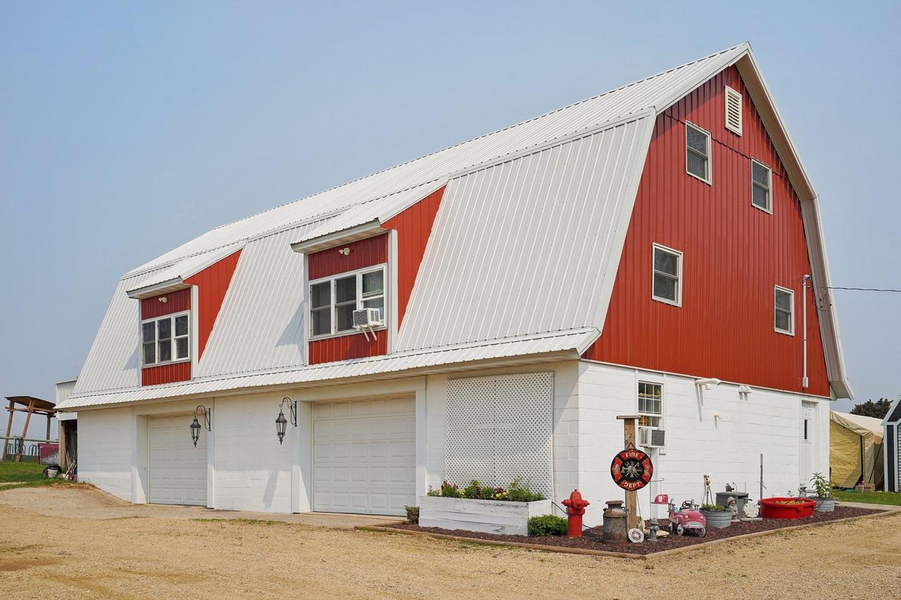 S2933 Co Rd T, Baraboo, WI 53913 - MLS 2001183 - Coldwell Banker