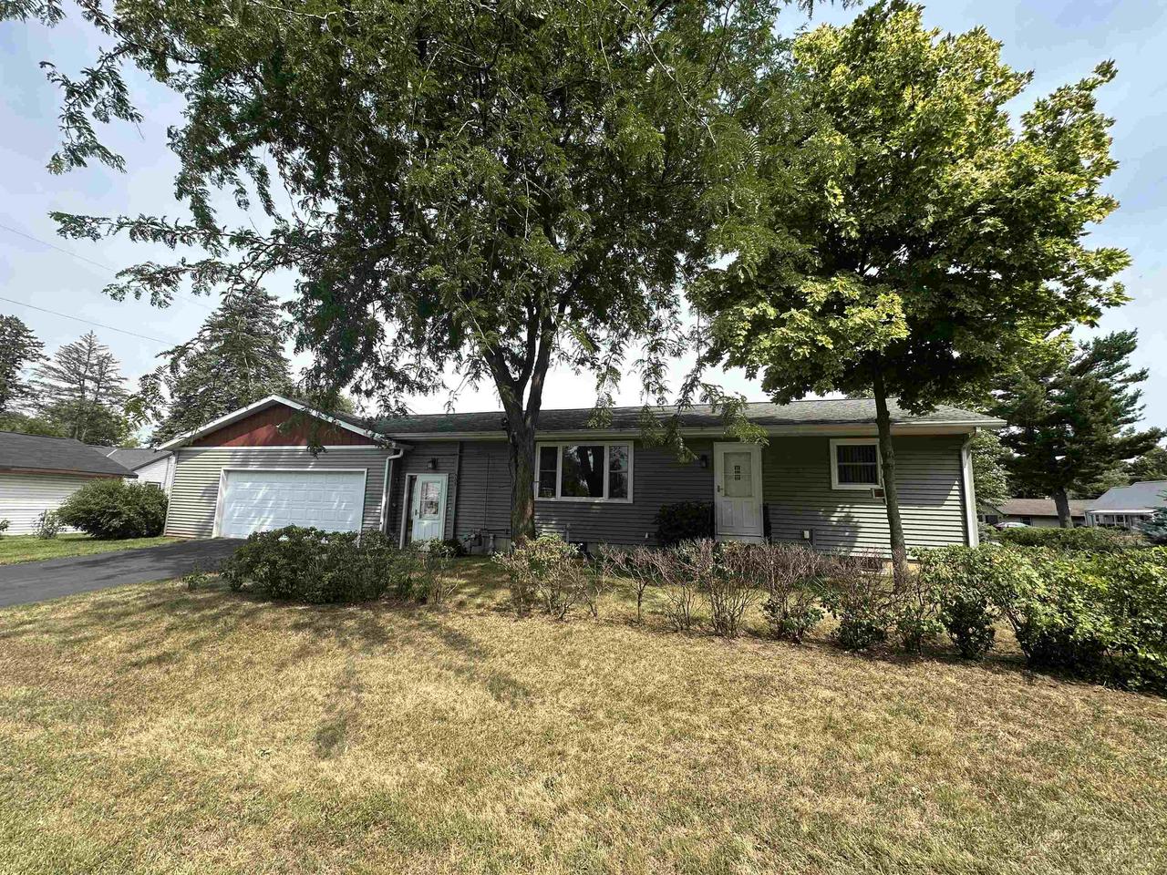 505 Howard St, Poynette, WI 53955 - MLS 2006323 - Coldwell Banker