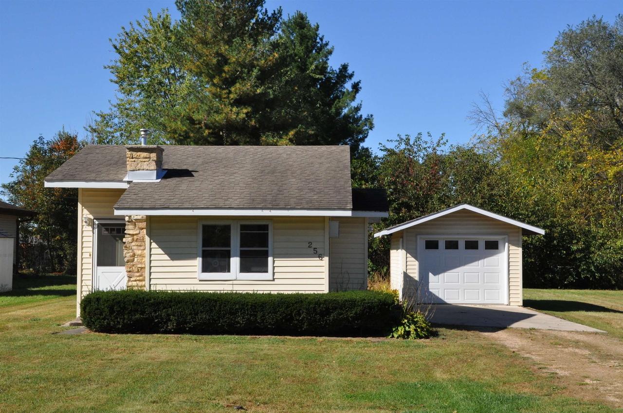 256 S Wood St, Spring Green, WI 53588 - MLS 2010614 - Coldwell Banker