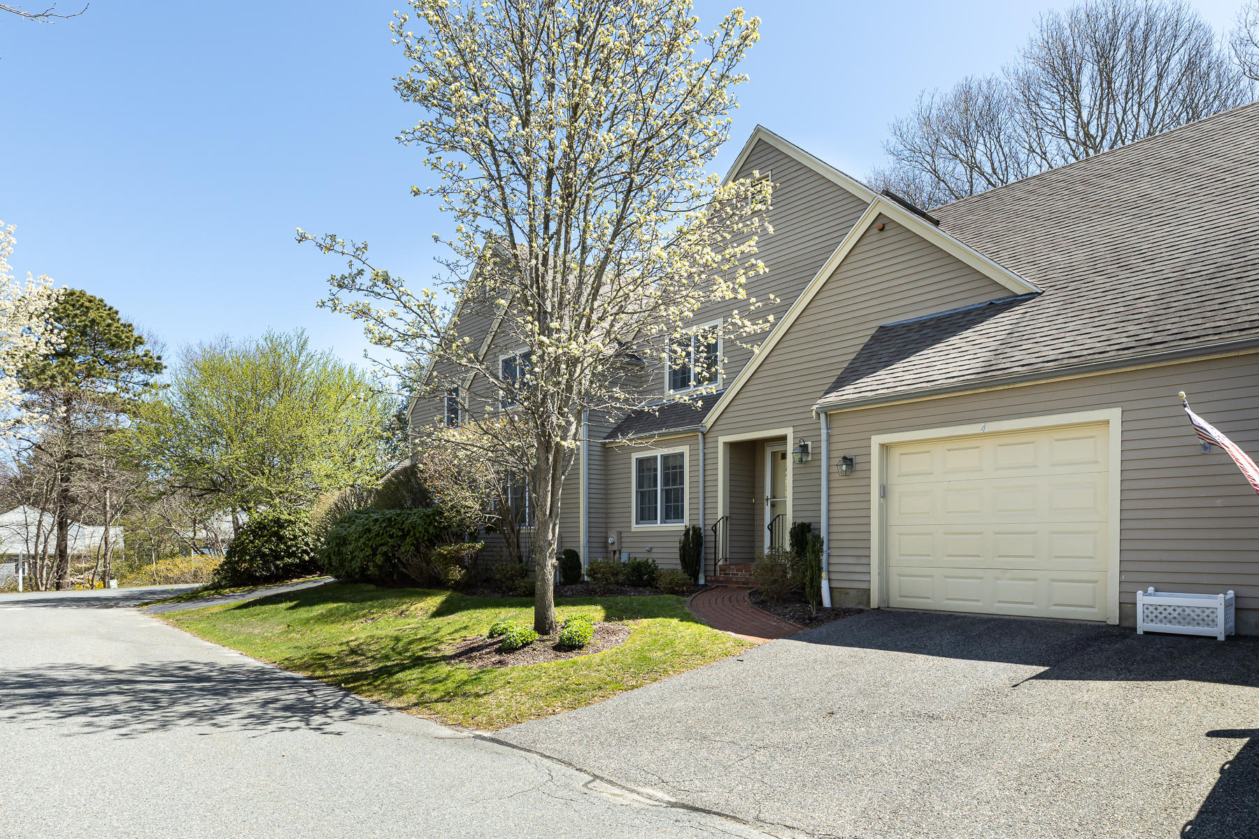 4 Bishops Park, Mashpee, MA 02649 - MLS 22501742 - Coldwell Banker