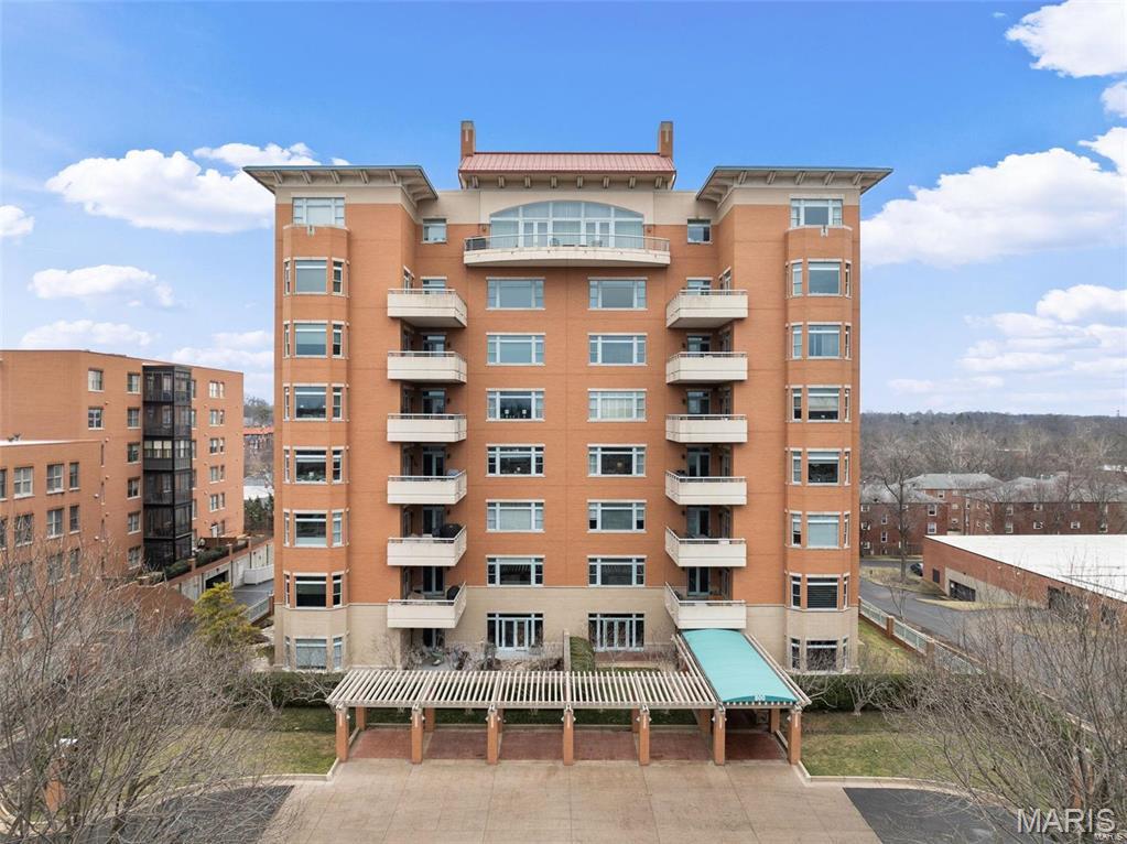 800 S Hanley Rd #2D, Saint Louis, MO 63105 - MLS 25026756 - Coldwell Banker