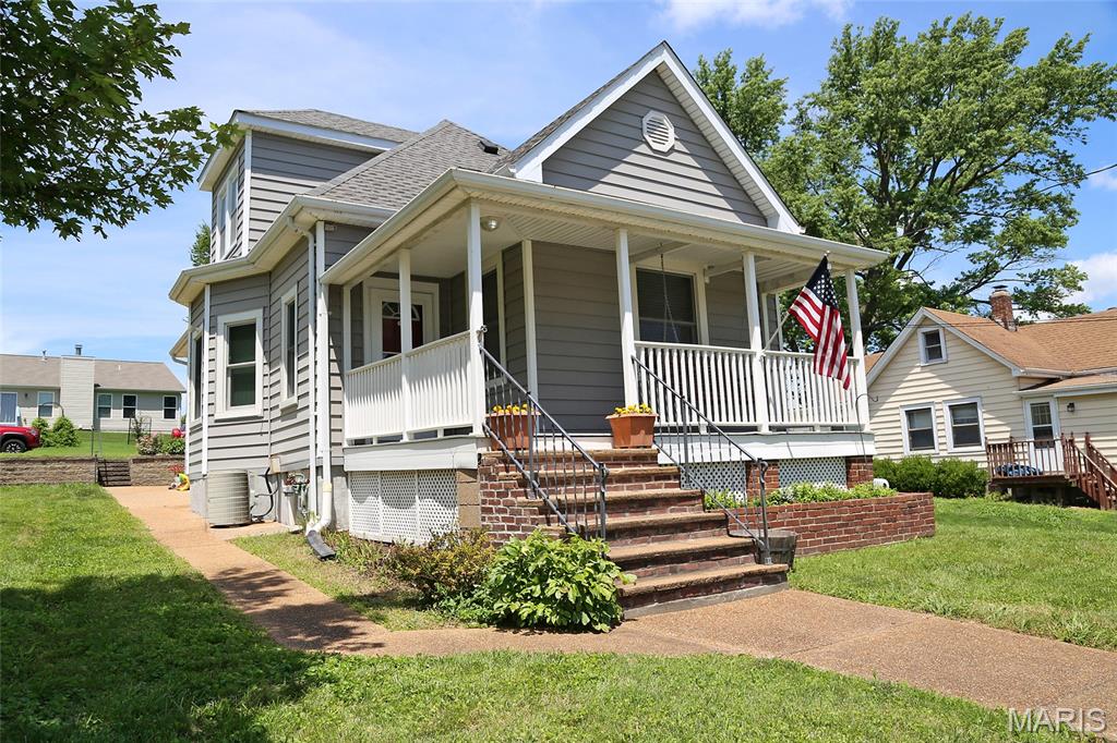 207 Fee Fee Rd, Maryland Heights, MO 63043 - MLS 25045375 - Coldwell Banker