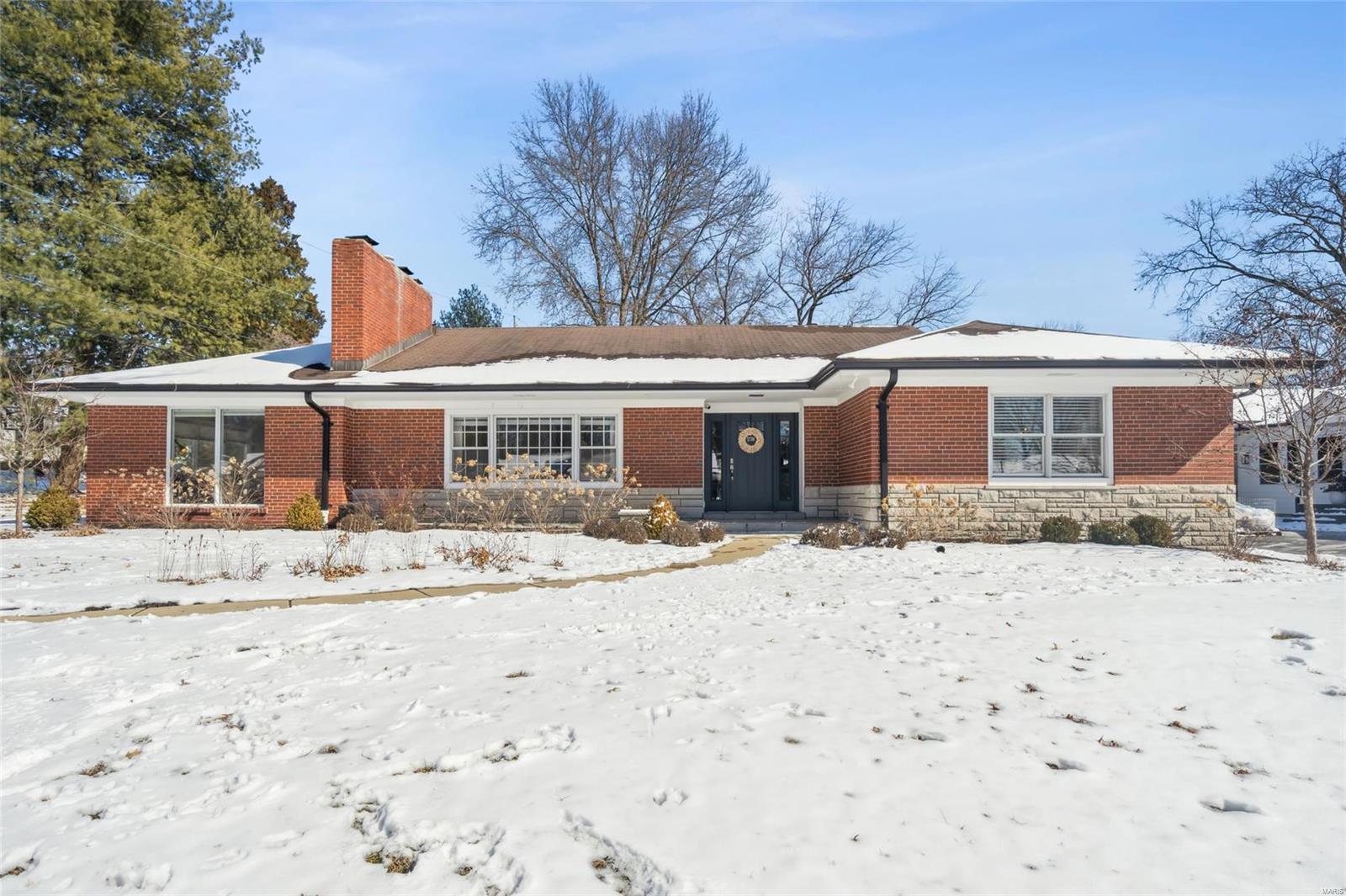 9021 Stonebridge, Saint Louis, MO 63117 - MLS 25005073 - Coldwell Banker