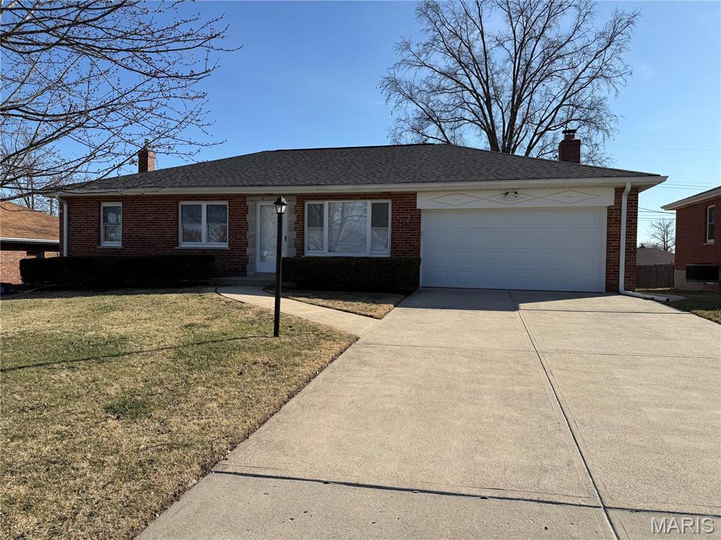 10712 Charrette Dr, Saint Louis, MO 63123 - MLS 25010146 - Coldwell Banker