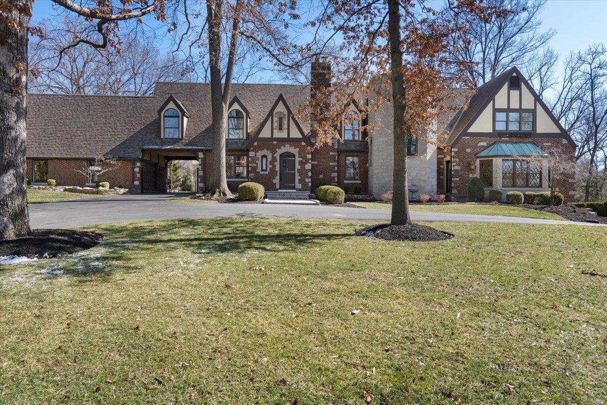2124 N Geyer Rd, Frontenac, MO 63131 - MLS 25013382 - Coldwell Banker