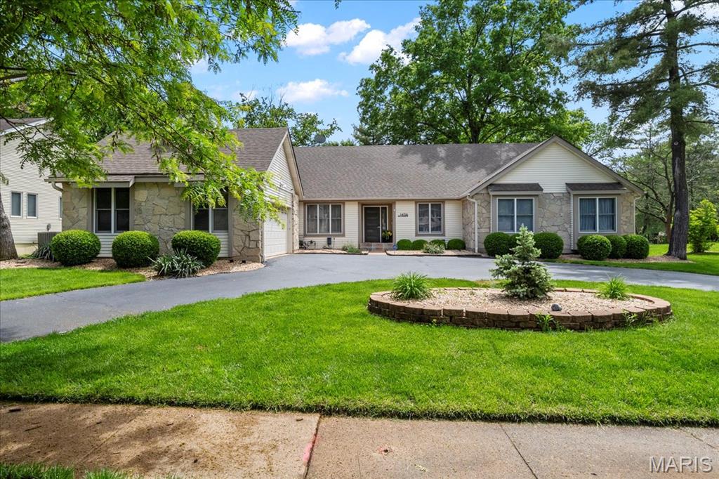 14706 Mill Spring Dr, Chesterfield, MO 63017 - MLS 25031162 - Coldwell ...